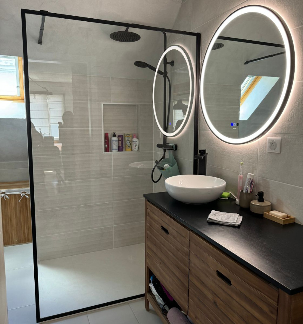 Une salle de bain moderne et élégante | Forgiarini